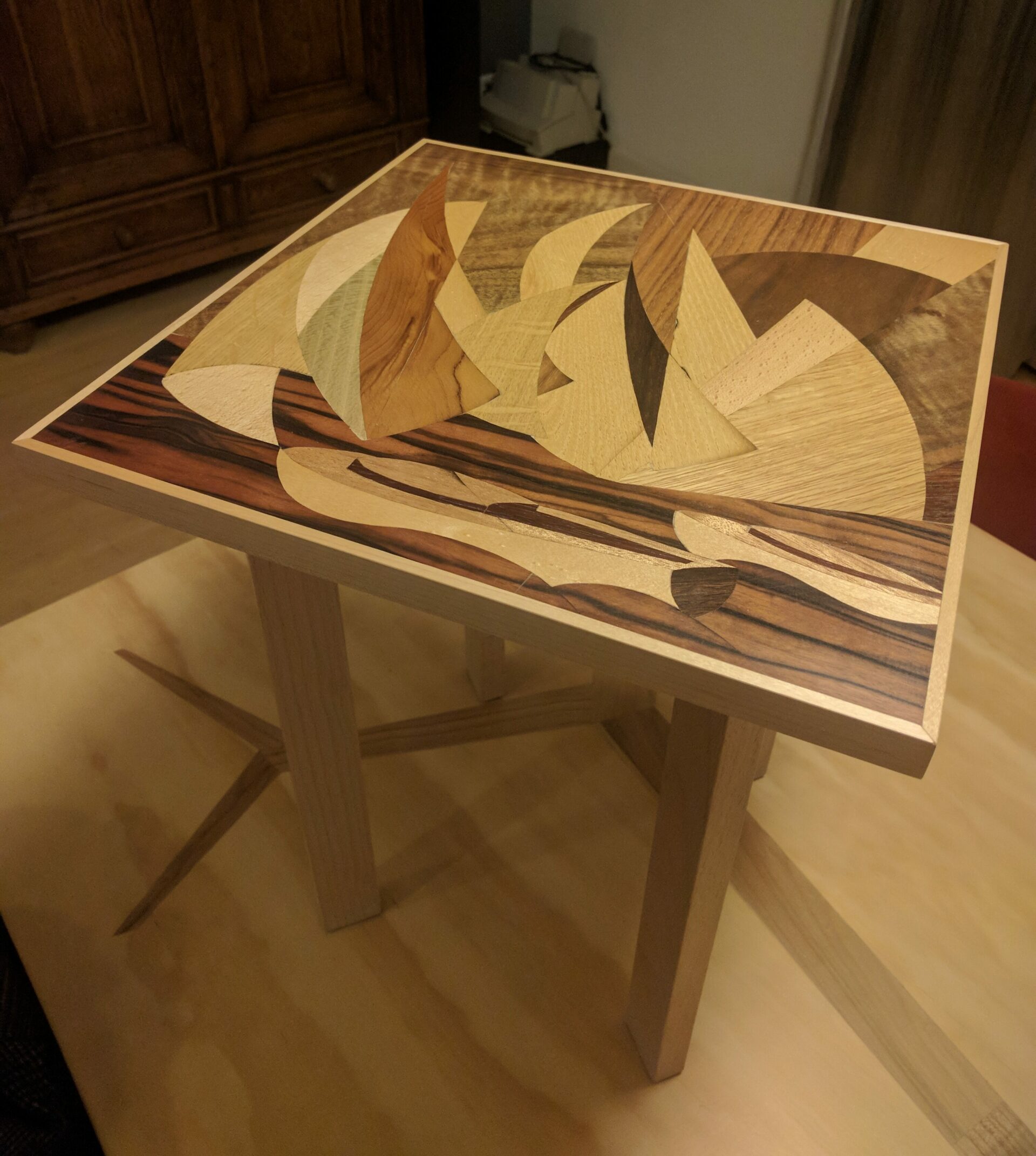 Marqueterie / fineer op bijzettafel - Joep Slooten Meubels