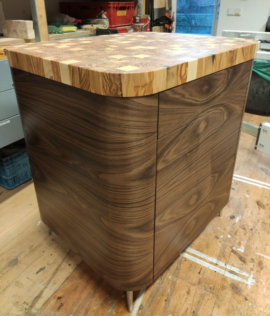 Keuken dressoir van walnoot hout - Joep Slooten Meubels